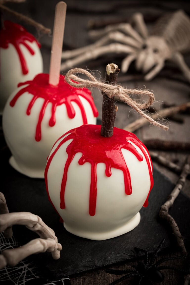 Bloody Candy Apples - Amanda's Cookin' - Halloween