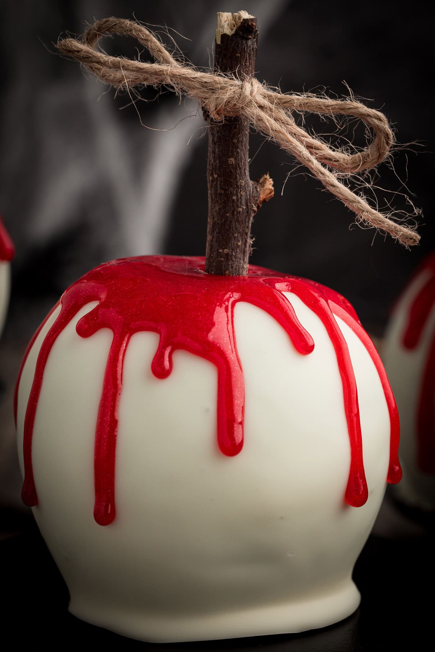Bloody Candy Apples - Amanda's Cookin' - Halloween