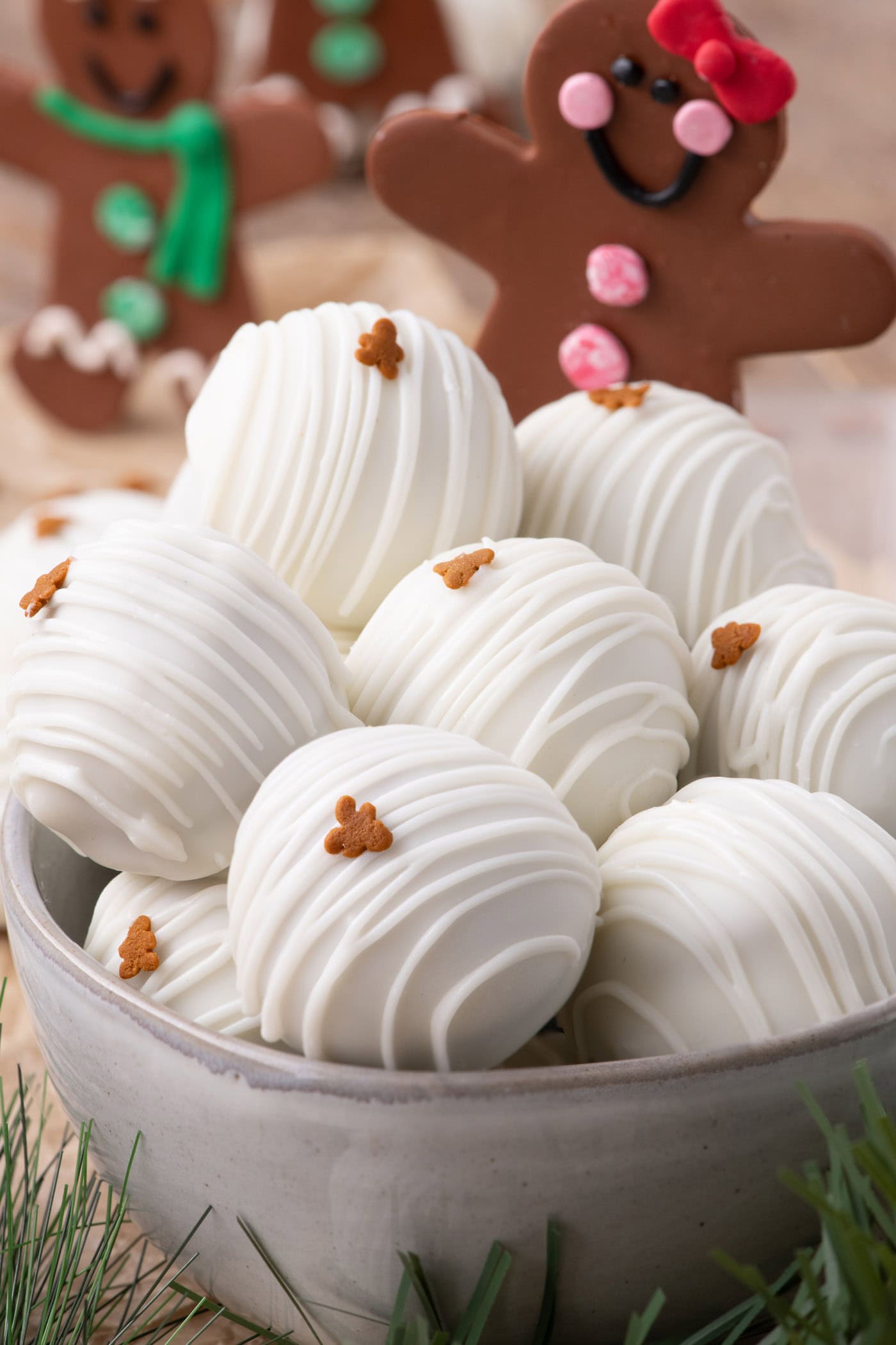 Gingerbread Oreo Truffles - Amanda's Cookin' - Christmas