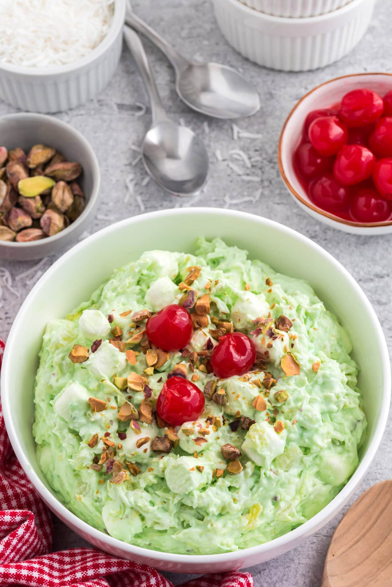 Watergate Salad Recipe - Amanda's Cookin' - Pudding Recipes