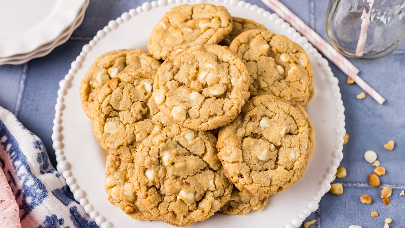 White Chocolate Macadamia Nut Cookies - Amanda's Cookin' - Cookies ...