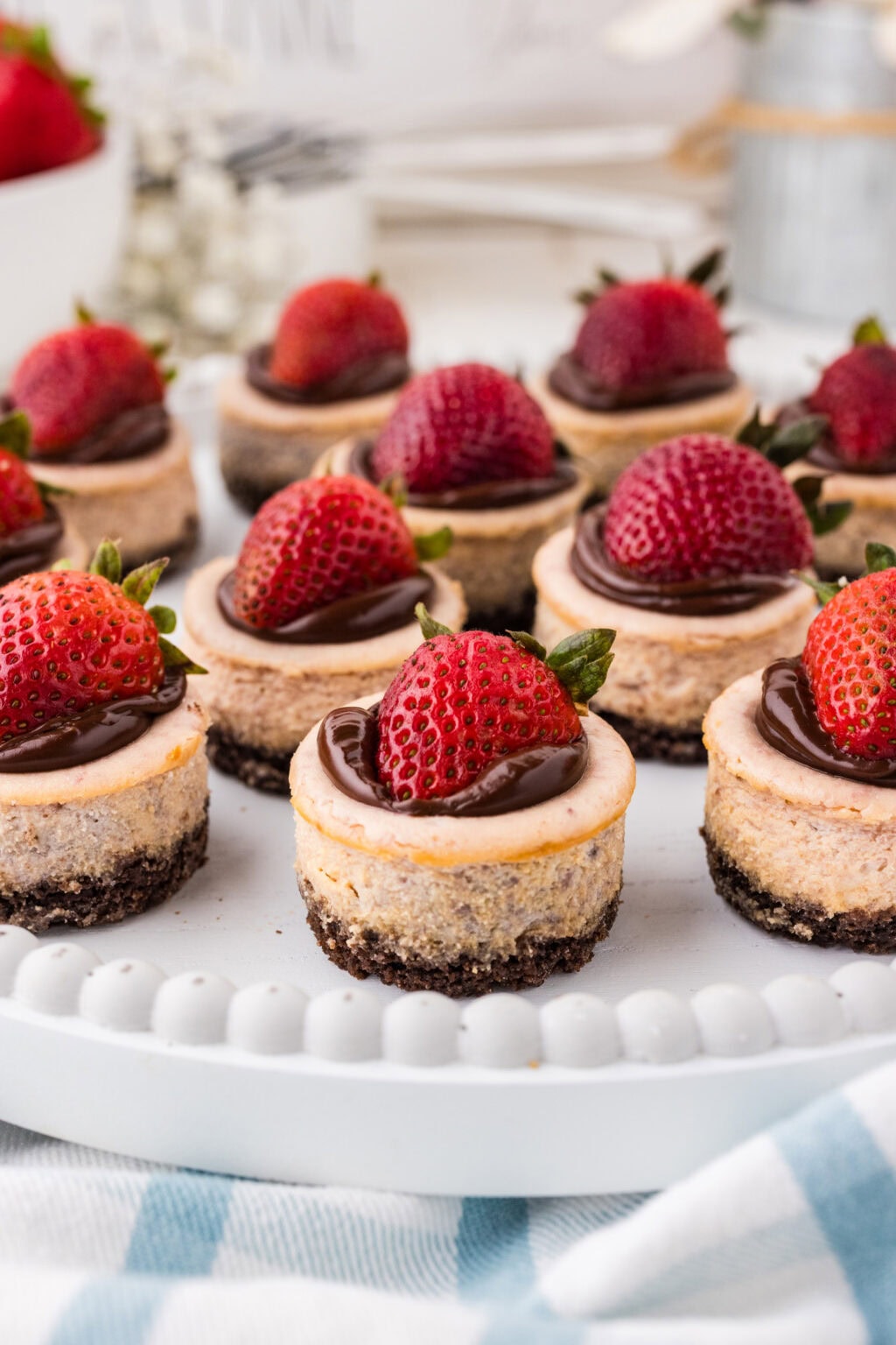 Mini Strawberry Cheesecakes - Amanda's Cookin' - Cheesecakes