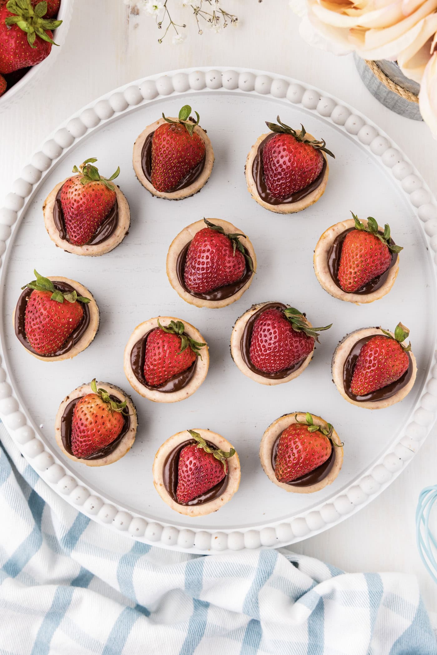 Mini Strawberry Cheesecakes - Amanda's Cookin' - Cheesecakes