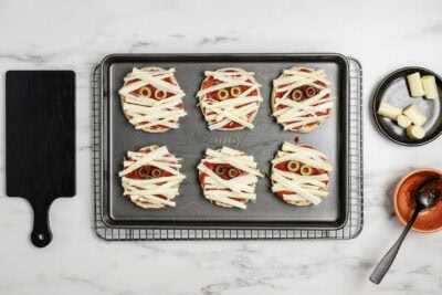 Mini Mummy Pizzas - Amanda's Cookin' - Halloween