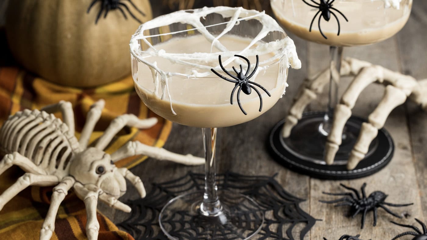 Spiderweb Cocktail - Amanda's Cookin' - Cocktails