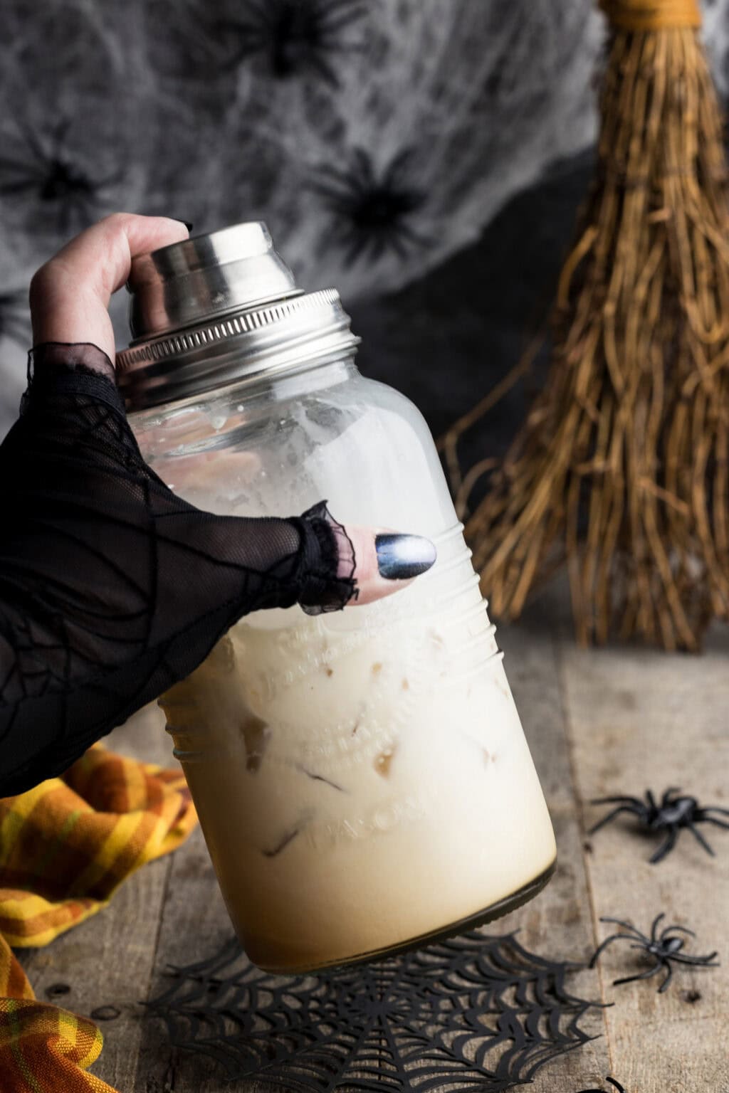 Spiderweb Cocktail - Amanda's Cookin' - Cocktails