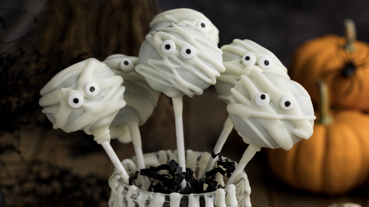 Mummy Pops - Amanda's Cookin' - Halloween