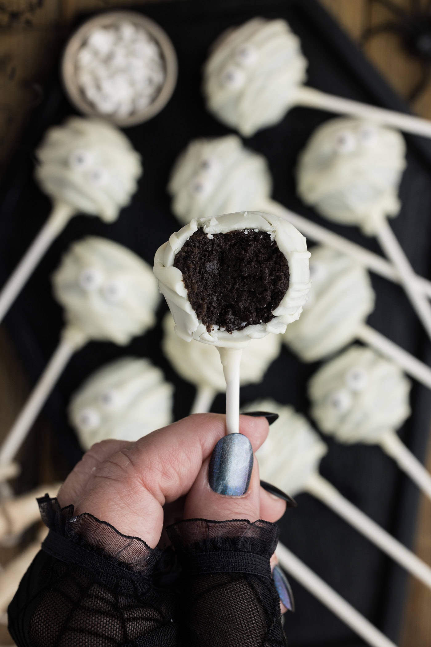 Mummy Pops - Amanda's Cookin' - Halloween